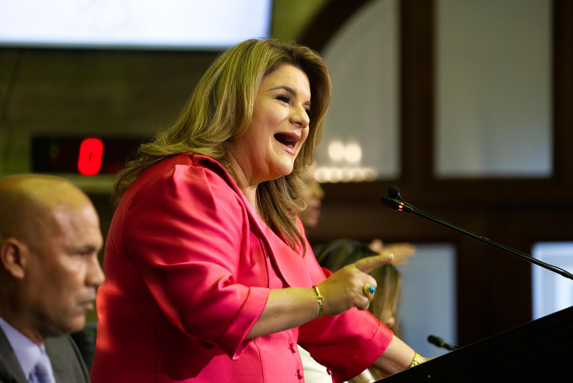 Nuevas leyes sobre sustancias controladas y cyberbullying | NewsPR