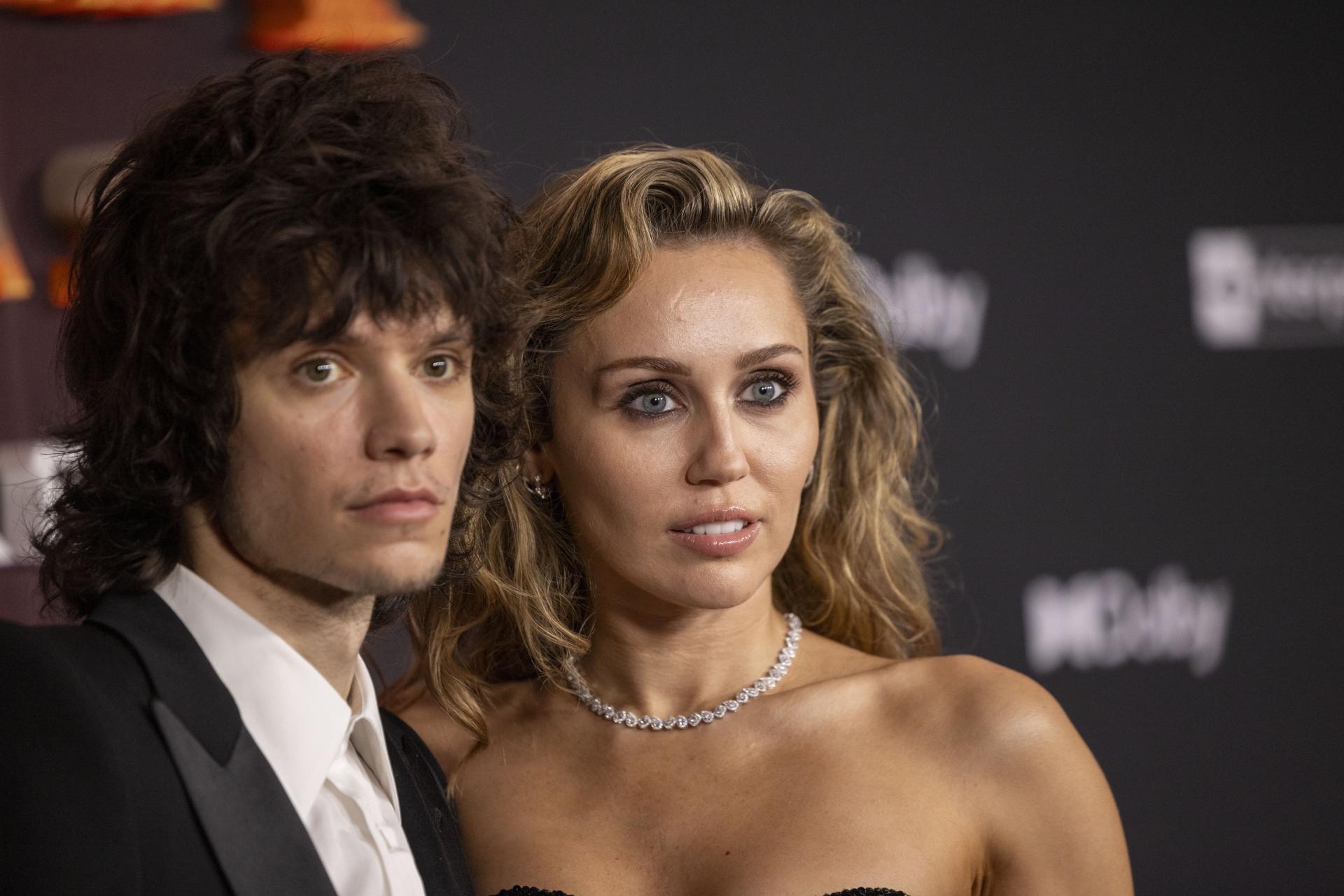 Miley Cyrus se compromete con el músico Maxx Morando | NewsPR